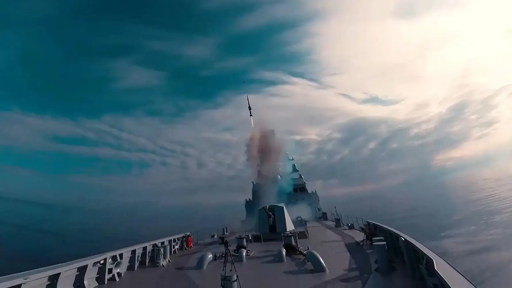 HİSAR-D RF Missile Successfully Fired from TCG İSTANBUL with National ...